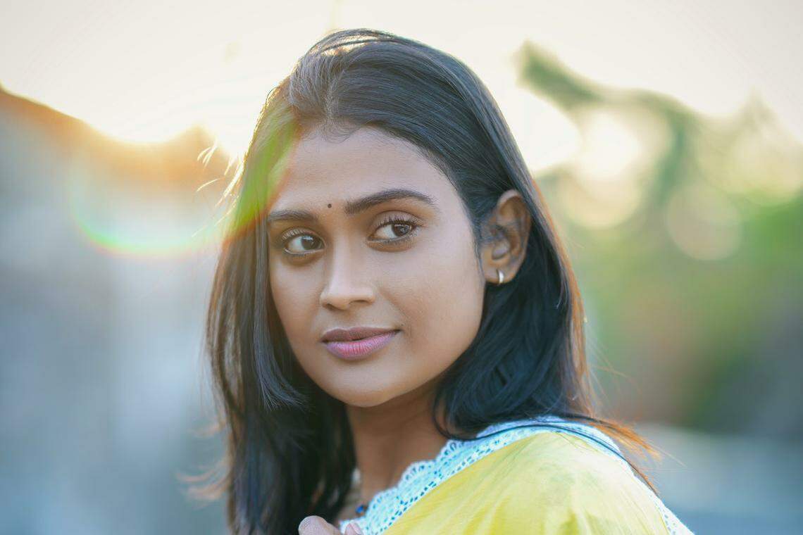 தனு‌‌ஷைப் புகழ்ந்த புதுமுக நடிகை பூர்ணிமா ரவி , திரைச்செய்தி - தமிழ் ...