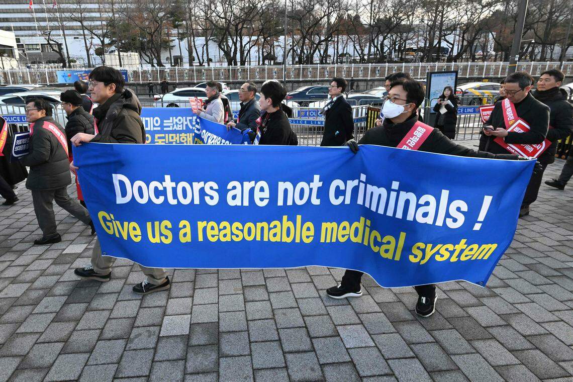 தென்கொரிய மருத்துவமனைகளுக்கு விரையும் ராணுவ மருத்துவர்கள், உல‌க‌ம் ...