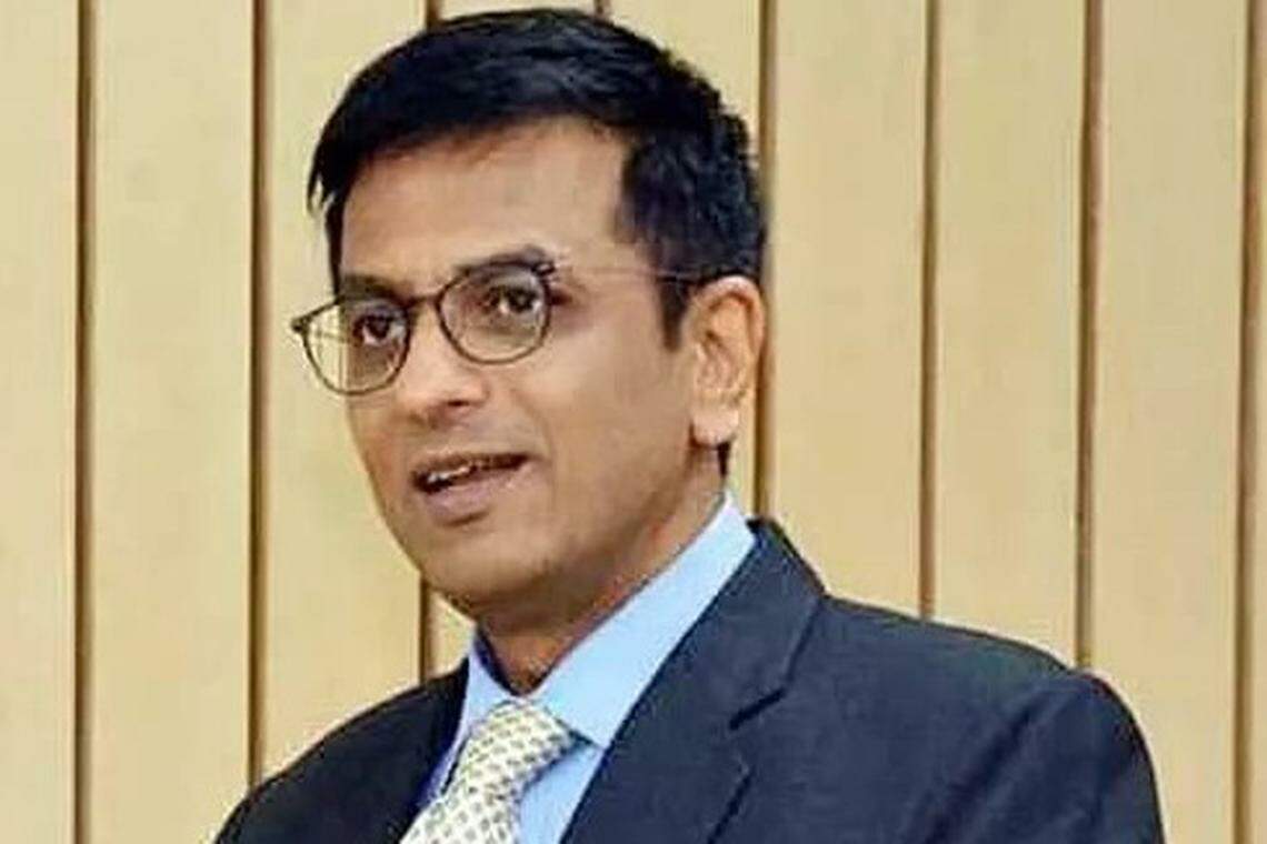 உச்ச நீதிமன்றத்திலிருந்து வழக்கறிஞரை வெளியேற்ற உத்தரவிட்ட தலைமை நீதிபதி ...