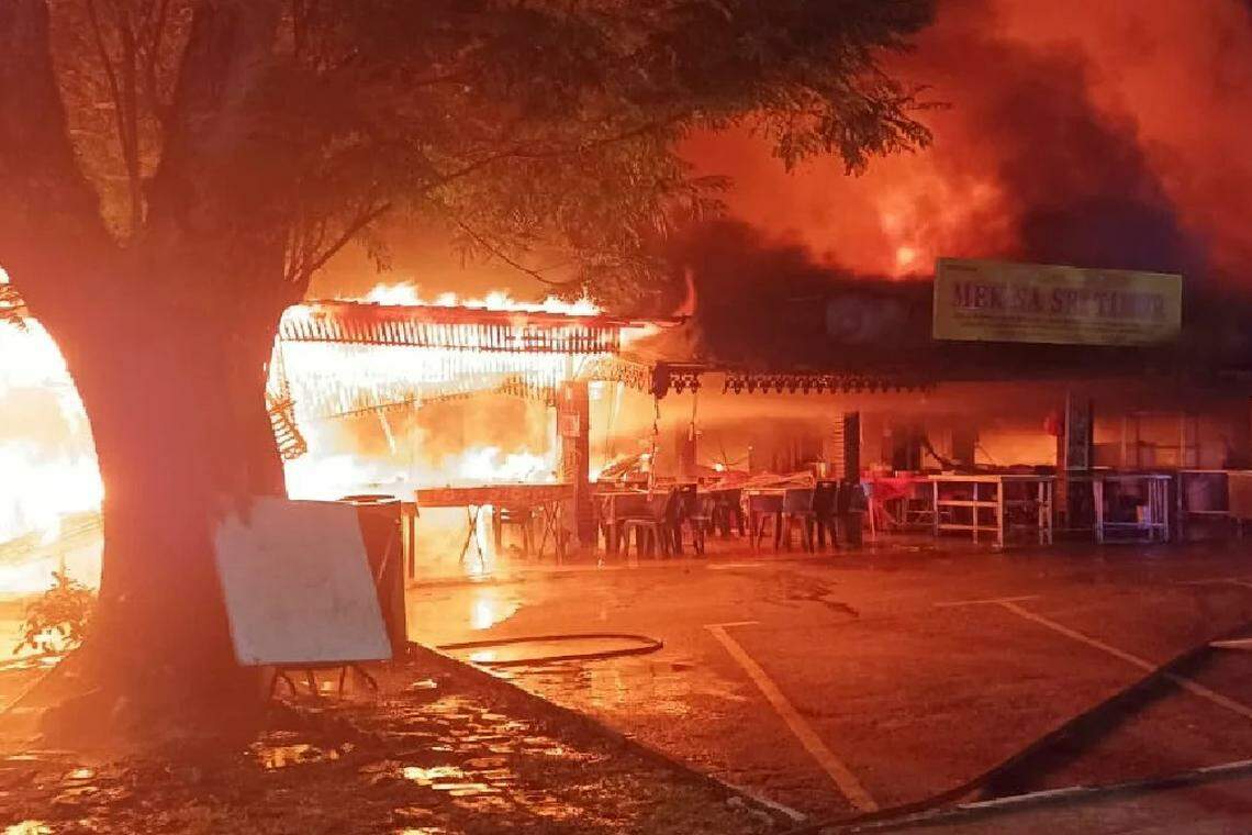 கோலாலம்பூரில் பற்றியெரிந்த உணவங்காடி நிலையம், உல‌க‌ம் செய்திகள் - தமிழ் ...